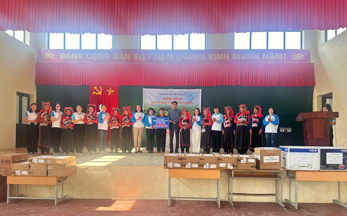 Hải Dương trao tặng yêu thương, thắp sáng vùng biên cương Điện Biên - Cổng Thông Tin Hội Liên ...