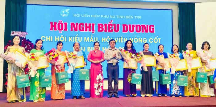Tự hào phụ nữ Bến Tre: Vững bước trong xây dựng tổ chức Hội vững mạnh - Cổng Thông Tin Hội Liên ...