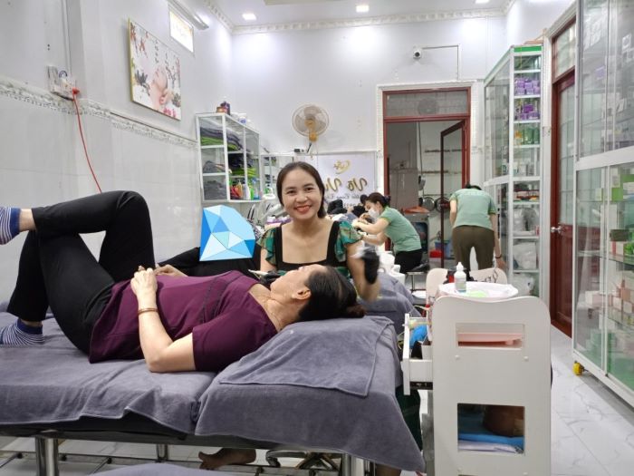 Sóc Trăng: Chị Võ Thị Vui say mê với nghề phun xăm thẩm mỹ - Cổng Thông ...